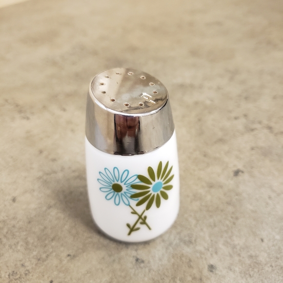 Starline | Dining | Starline Milk Glass Vintage 5s Pepper Shaker Only ...